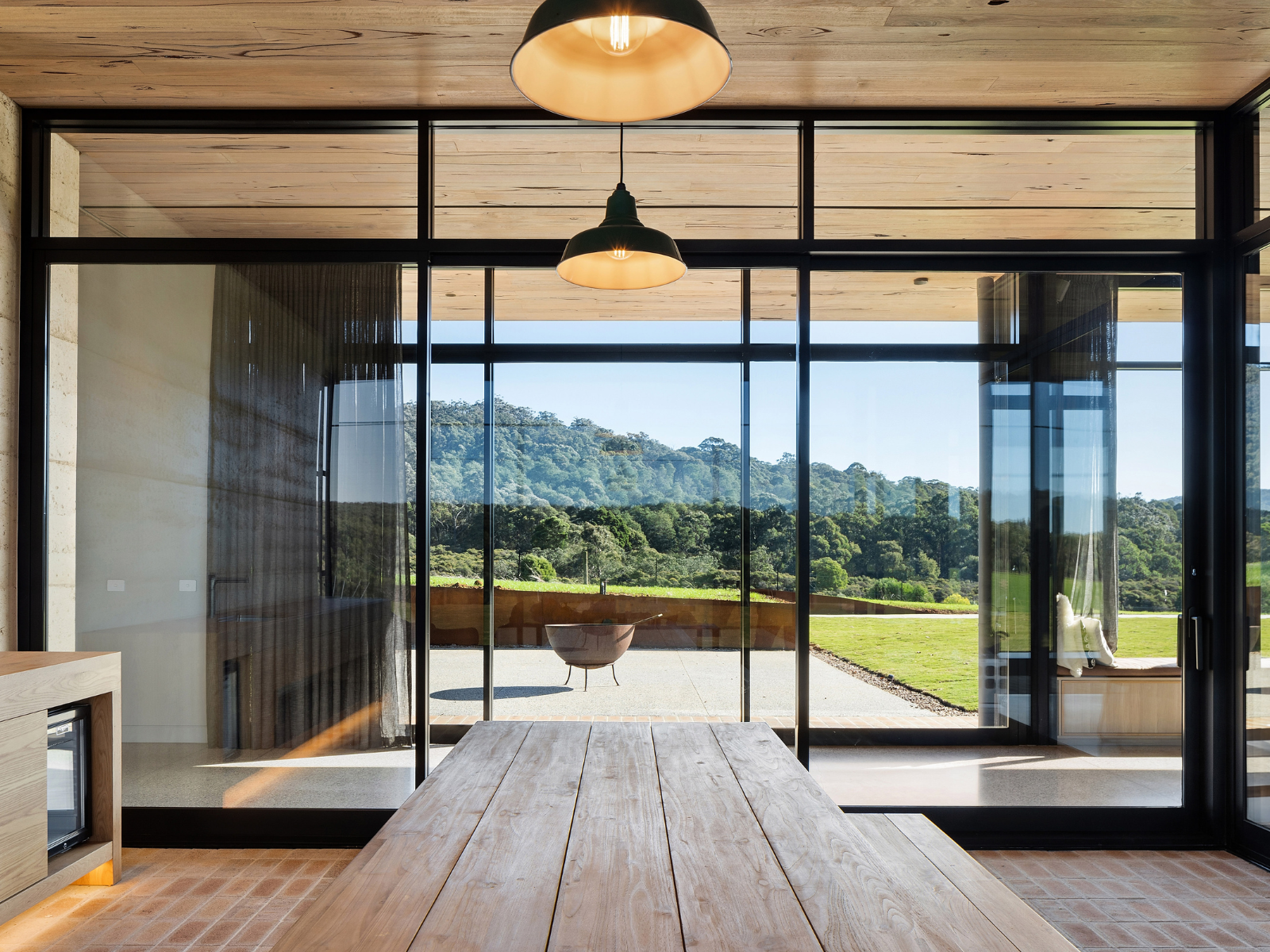 Lodge Farmhouse - Architectural Window Systems